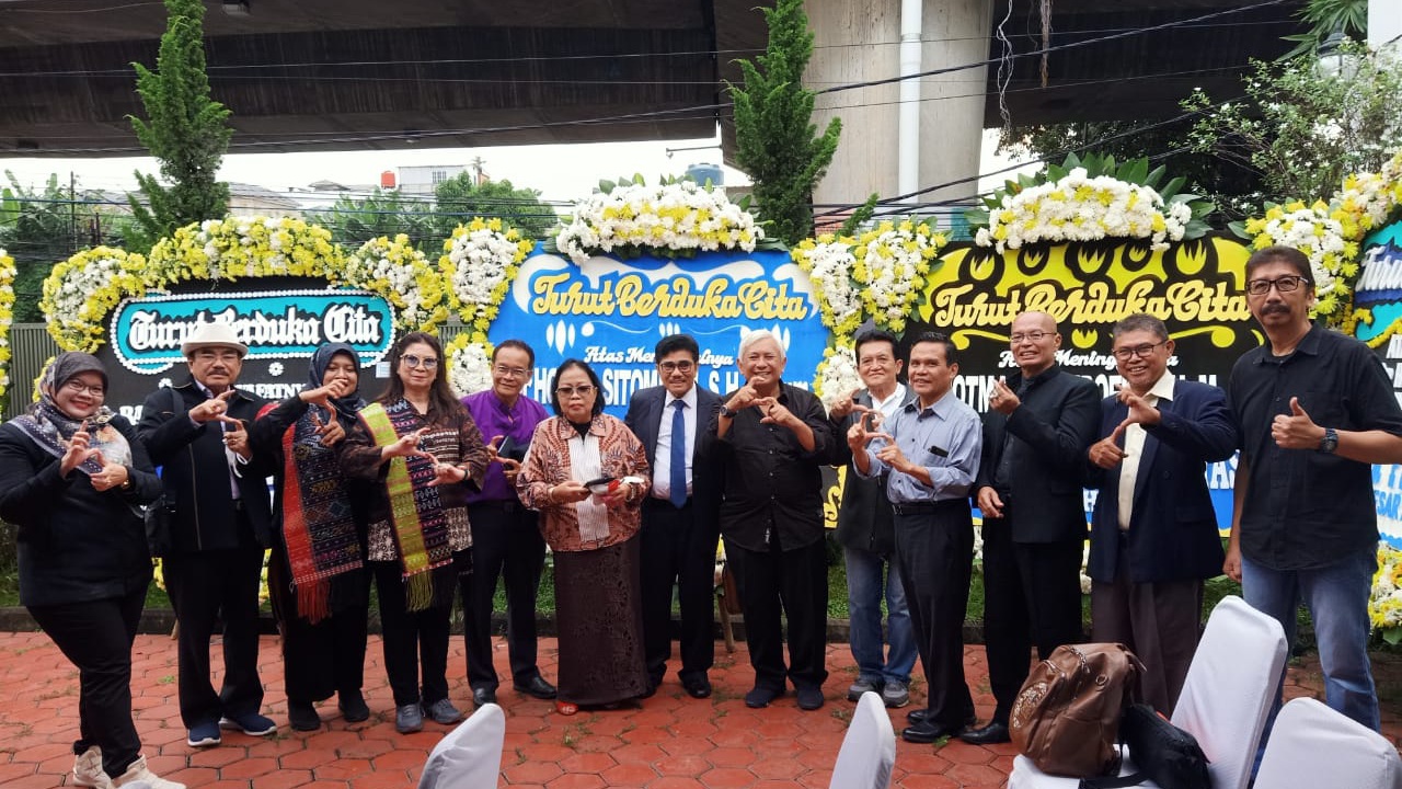 DPP PRTS Melayat Ke Rumah Duka Alm. Dr. Hotma Sitompul, S.H, M.Hum ...